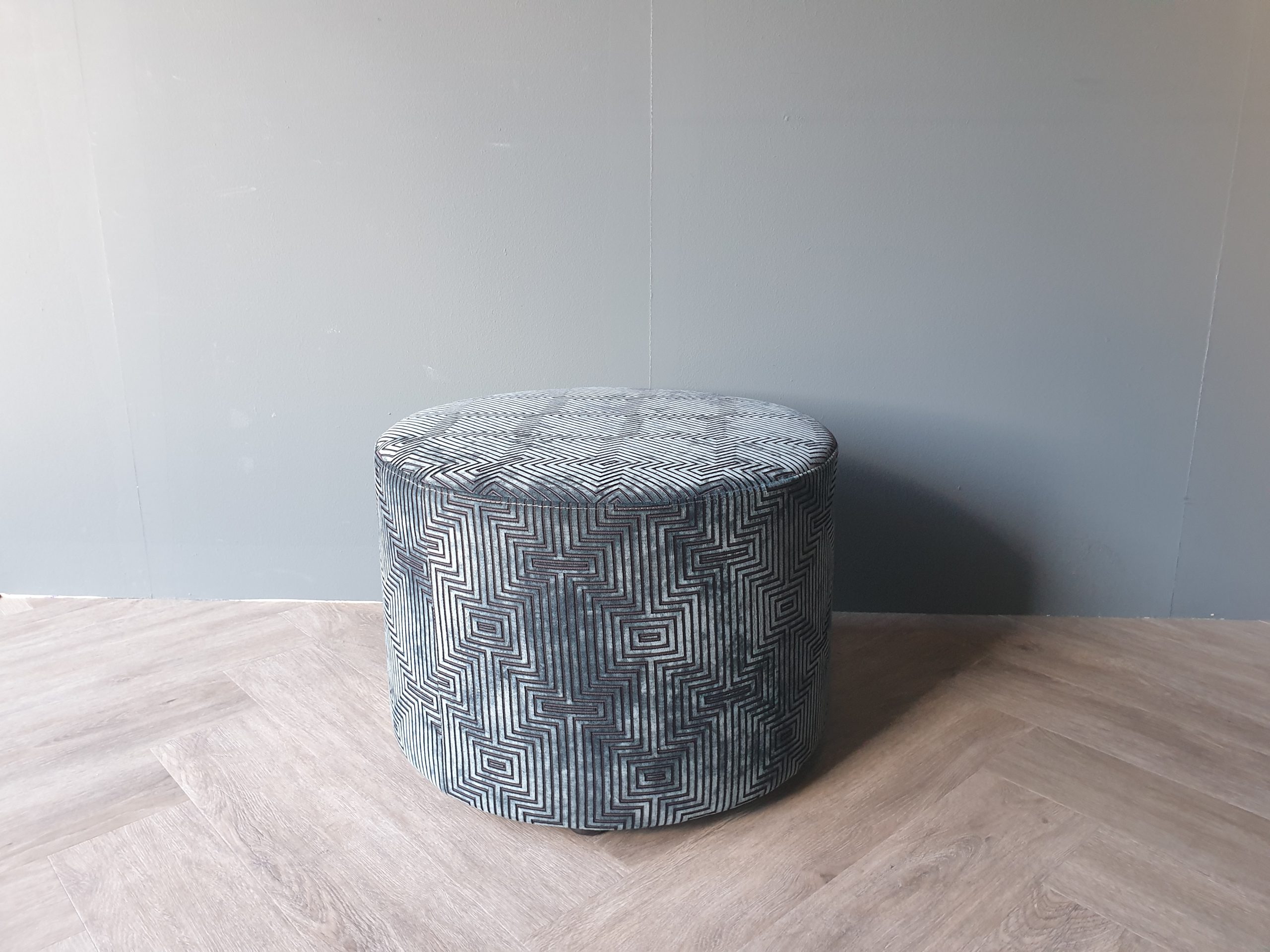 1x Hocker/ Poef rond in stof La Villa Atrio - Carré Wonen en Slapen